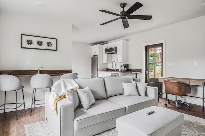 Marina Lakefront Villa With Hot Tub On Dale Hollow - Standing Stone State Park, Hilham