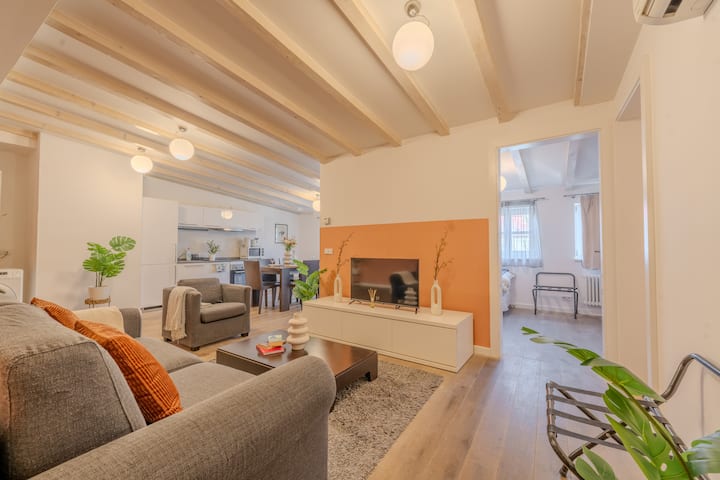 Family 2br Loft-apartment In City Centre W/ A/c - Prague