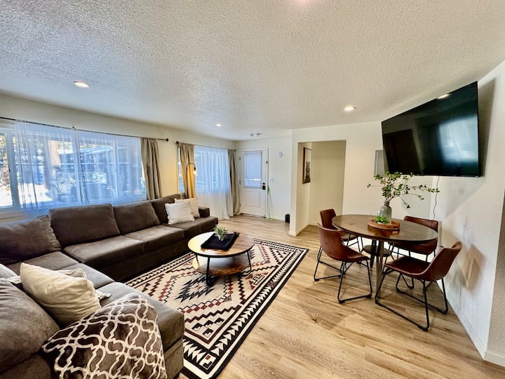 Lodge On Pioneer Trl: 3 Bdrm Apt/private Bath - South Lake Tahoe, CA