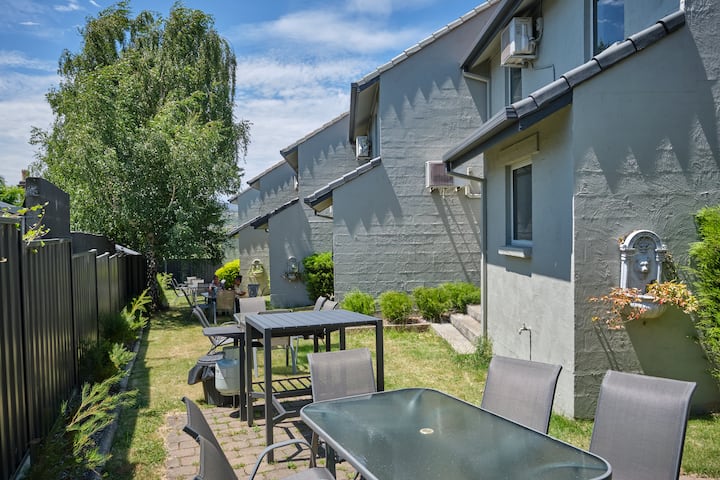Two Bedroom Apartment - Courtyard - Launceston