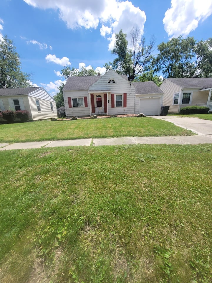 North End 2 Bed/1 Bath Cape Cod - Ottawa Metro Park, Lima