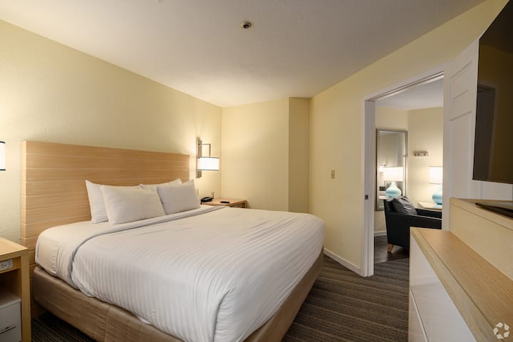 Pet-friendly Extended Stays! - 미노시