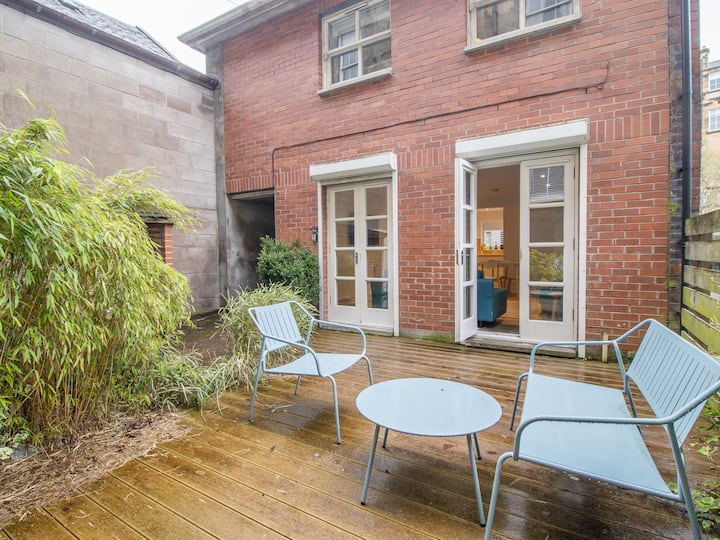 Stylish West End Detached Mews - Glasgow