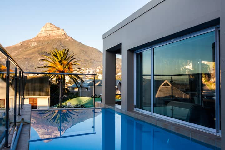 Villa On Slopes Of Geneva Drive - Le Cap
