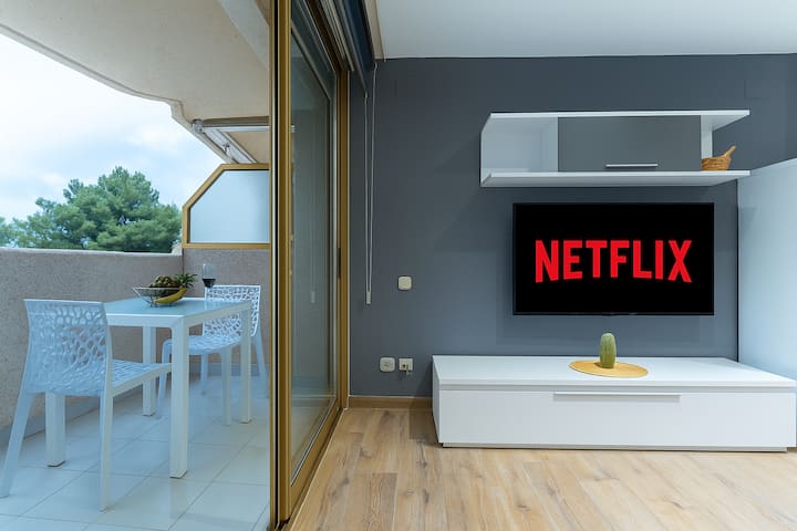 5 Min From Beach · Cozy Stay · Smart Tv 50' · Pool - Salou