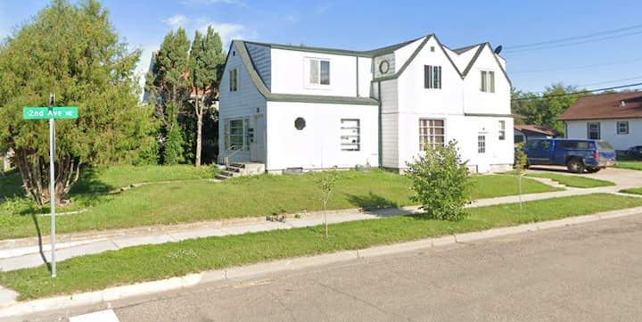 Counts Castle Main Floor, 1 Bed 1 Bath. Large - Devils Lake, ND