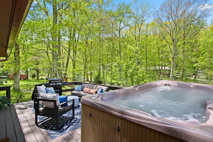 Cozy Retreat With Hot Tub, Game Room, Fire Pit - Banner Elk, NC