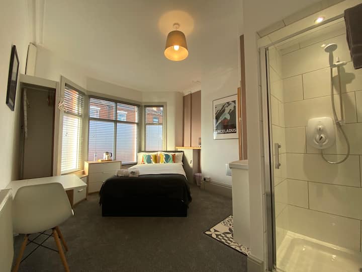 Co-living Serviced House, Room 1; 77 Uw Crewe - Nantwich