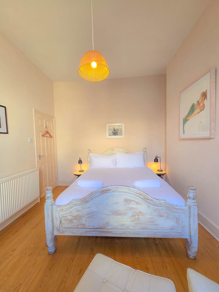Central Wellington Apartment With Courtyard - Hastings Beach
