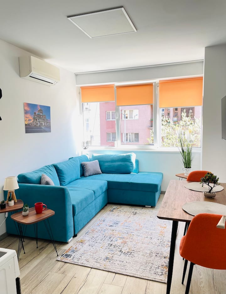 Stylish Near Cathedral Alexander Nevsky 1bdr - Sofya