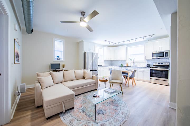 Spacious Kingsuite By Wholefoods - Forest Hills, PA