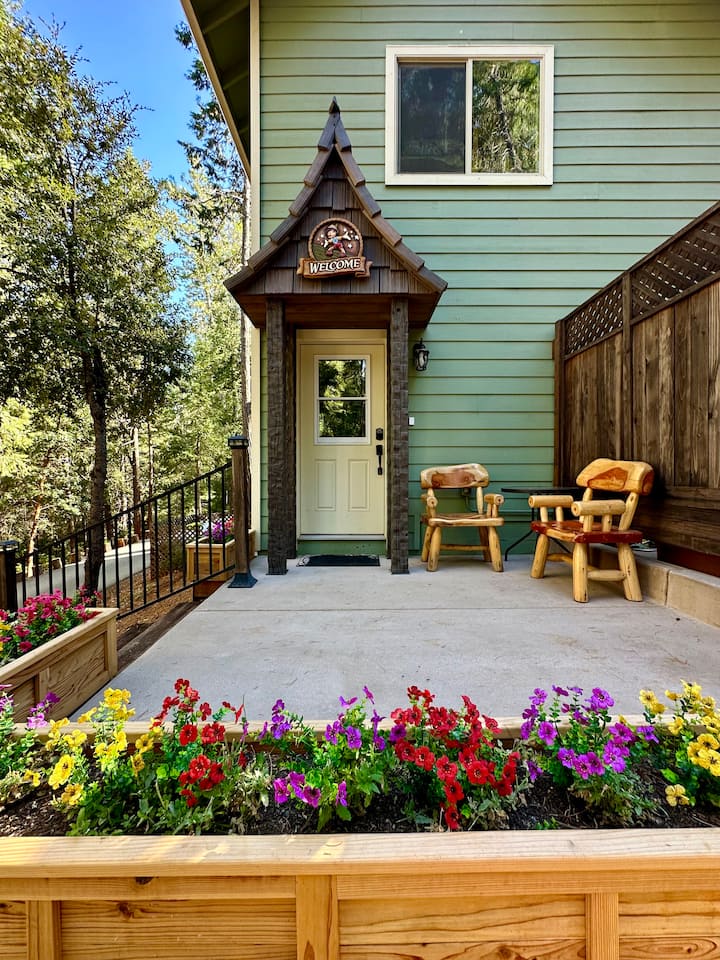 The Puppet Inn - Grass Valley, CA