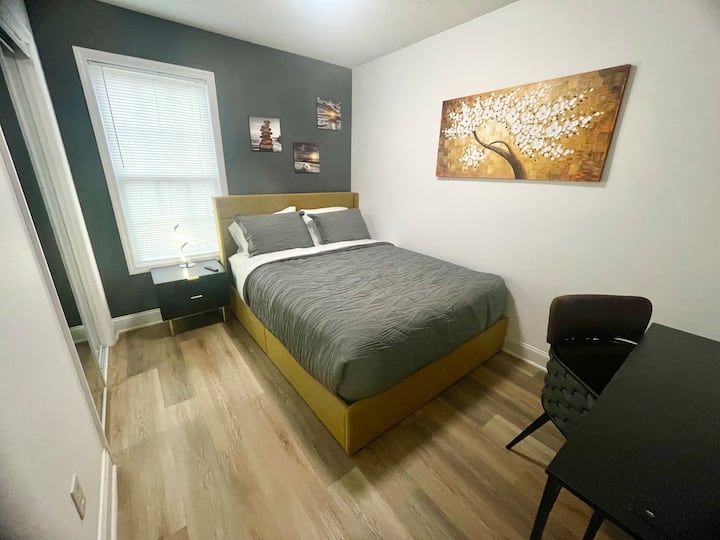 Downtown Raleigh Lux Stay - 1 Private Room - Raleigh, NC