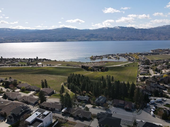 Vineyard Estates-private Suite - West Kelowna