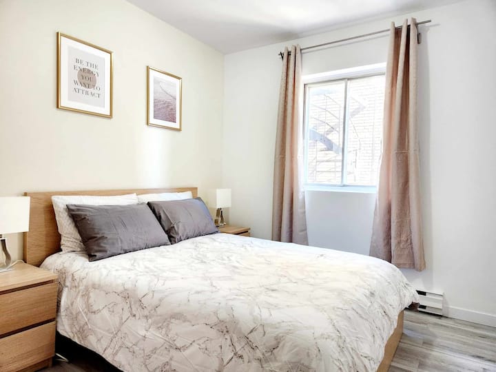 Chic 2br | Walk To Old Port, Metro & Attractions - Montreal