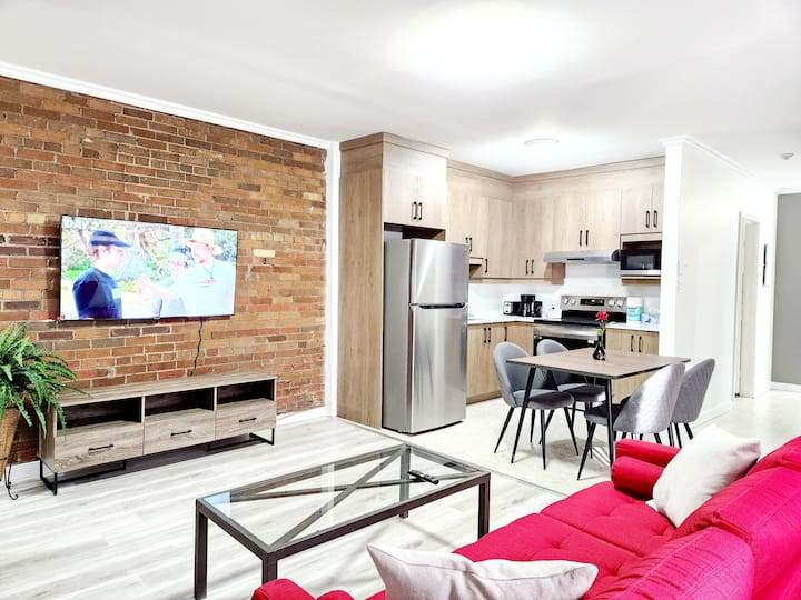 Chic 2br | Walk To Old Port, Metro & Attractions - Montreal