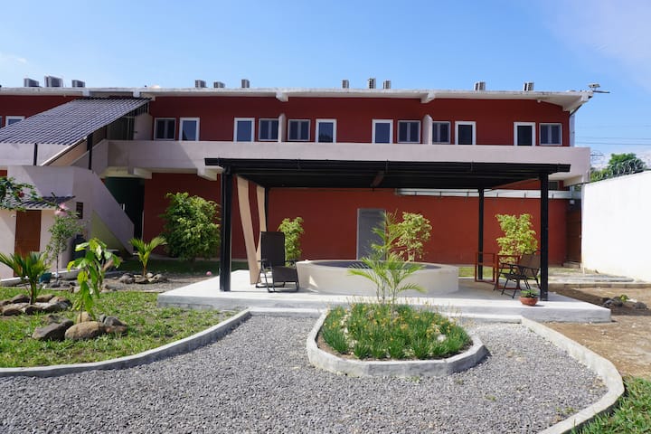 Refugio Botánico Frente A La Diversión Irtra - Retalhuleu