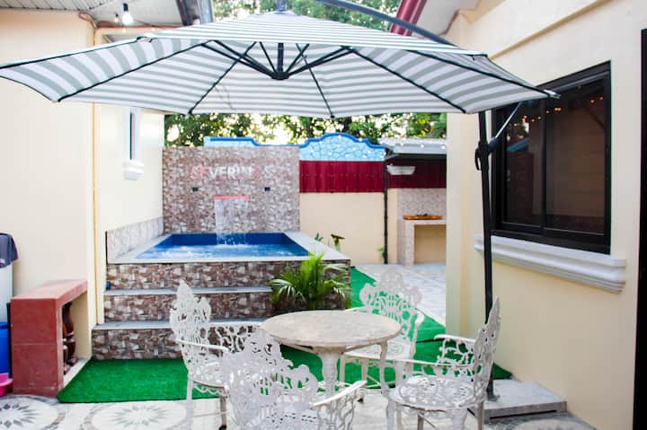 Mansion With Jacuzzi Pool - 10 Pax - Maragondon