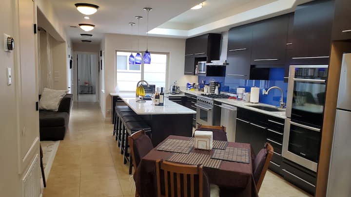 (Free Ev. Charger) Beautiful Home 4 Bd. 2 Ba. Sf. - San Francisco, CA