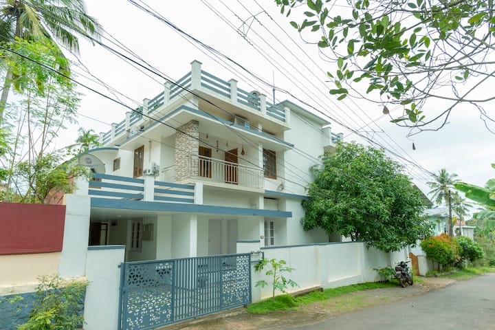 "Be My Guest" - A Warm And Cozy Villa Just 4 U ! - Kozhikode