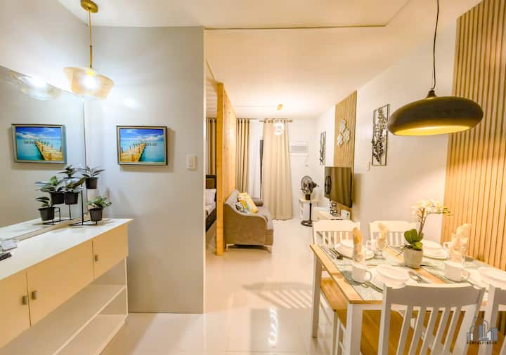 Cozy Deluxe Studio Balcony & Free Private Gym+pool - Puerto Princesa