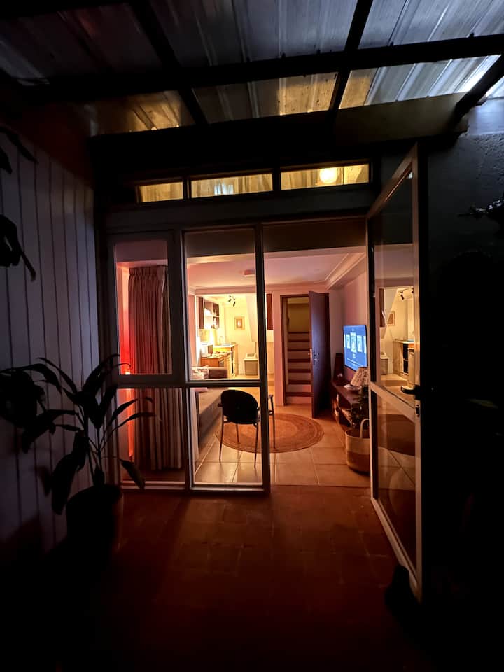 Cozy Loft + Porch + Ac W/ Parking - Kampala