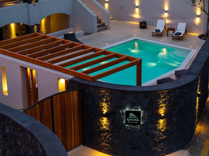 Lymarou Santorini Suite | Hot Tub & Pool - Szantorini