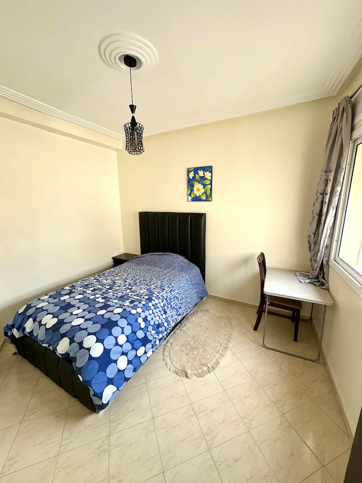 Chambre Grand Lit Dans Appartement-tanger - Tanger