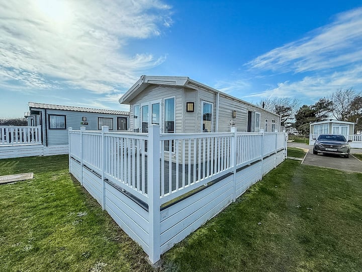 Caravan At Broadland Sands In Suffolk Ref 20025cf - Norfolk