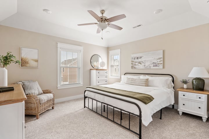 3 Br, Hot Tub, Game Room, Close To Beach & Sound! - Kitty Hawk, NC
