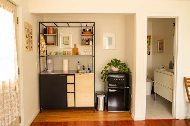 Charming Studio - Carson, CA
