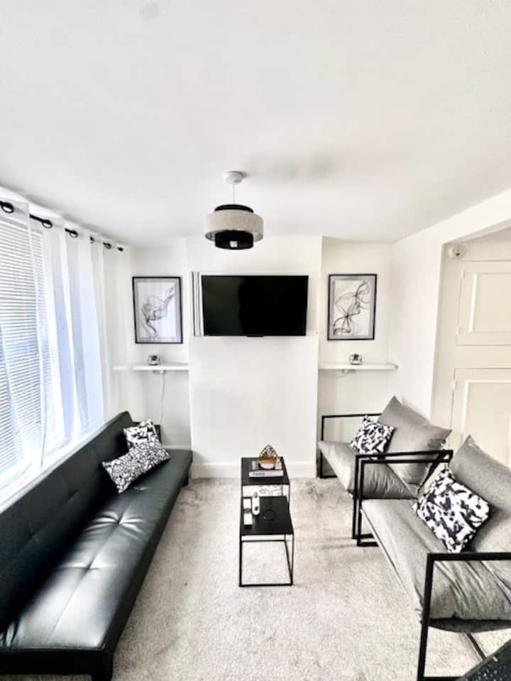4 Bed House In Medway -Short/long Stays - Gillingham