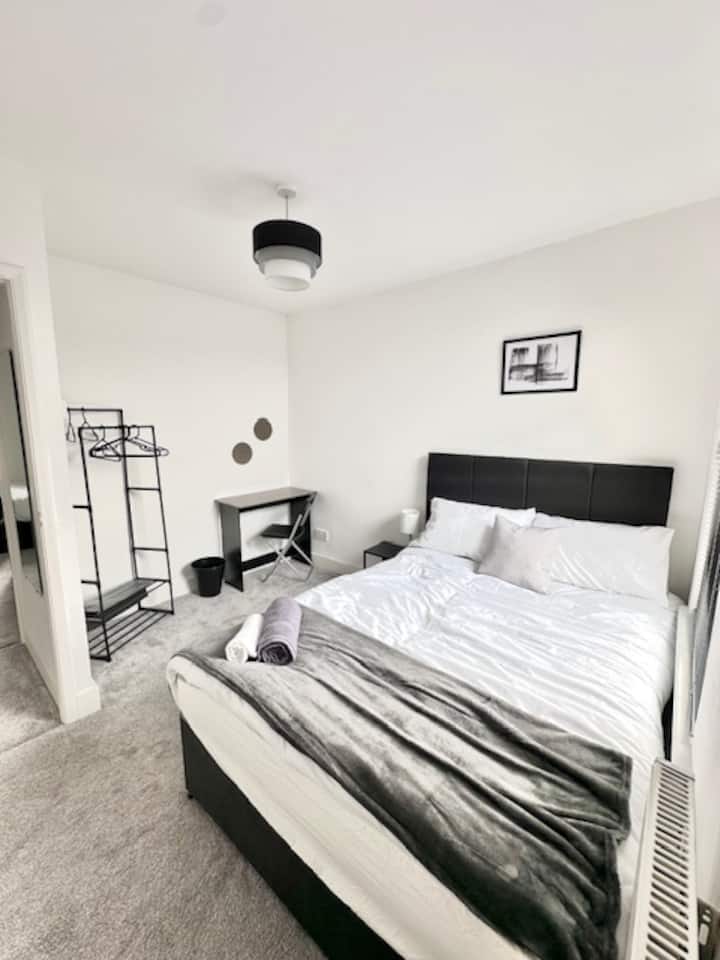 Working In Medway? 4 Bed House In Kent - Gillingham