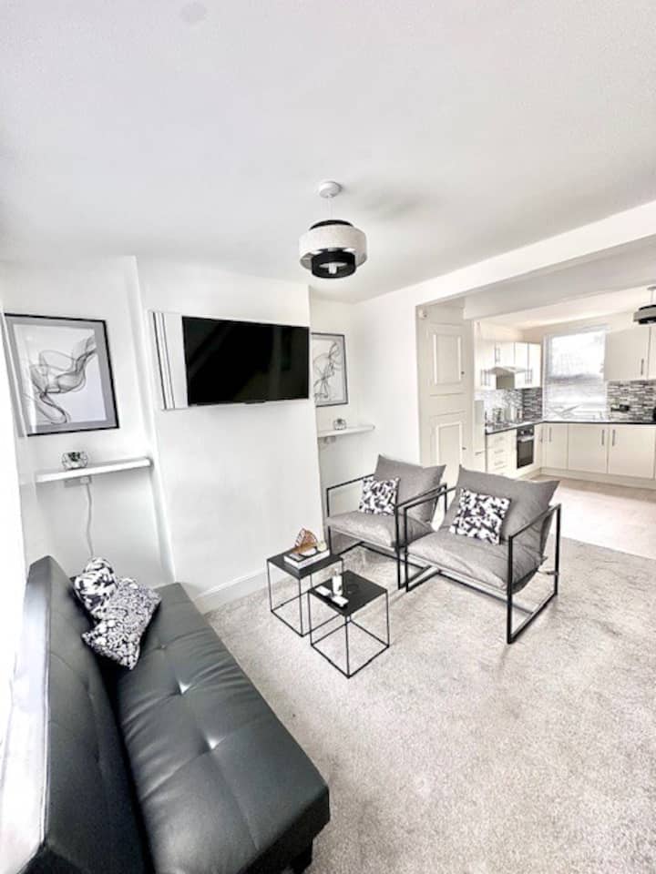 Cozy 4 Bed House In Medway - Gillingham
