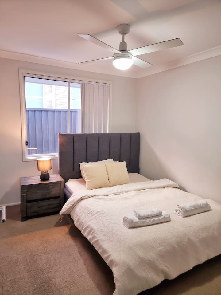 Room In Jordan Springs Penrith - Kingswood