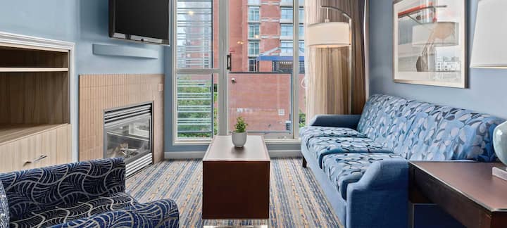 Beautiful Two-bedroom Condo With Full Kitchen! - Victoria