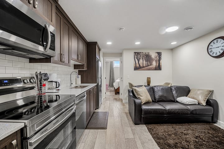 Fully Furnished 2br Basement Suites In Nw Calgary - カルガリー