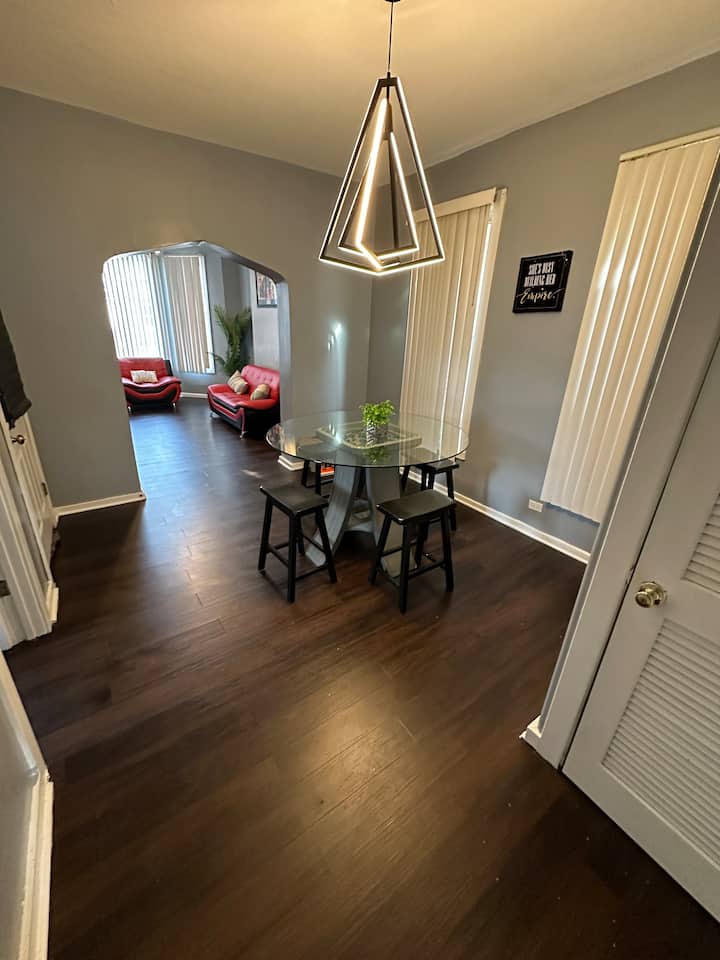 "Spacious 3br Theater" - Beverly - Chicago