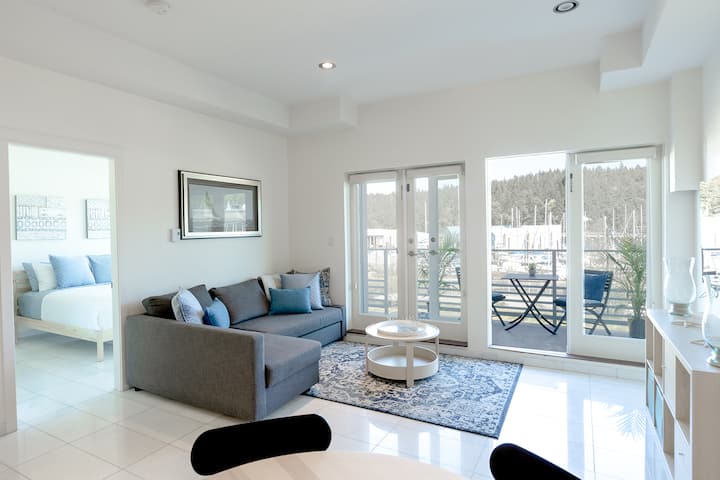 Windysails Ocean Front Condo - Nanaimo