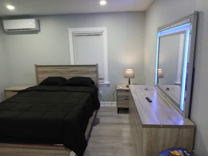Newly Renovated 2 Spacious Bedrooms - New York