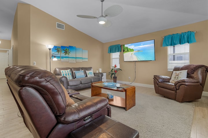 Cape Coral House W/ Heated Pool+pool Table+wi-fi - Cape Coral, FL