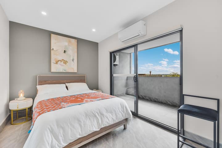 Spacious Studio W Large Balcony - Sutherland