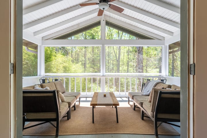 Wooded Retreat | 15 Min To Avl + Hot Tub - Weaverville, NC