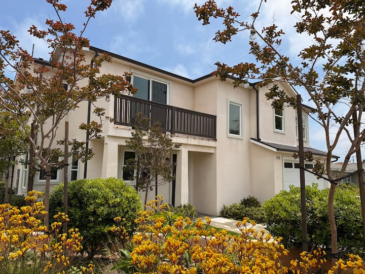 Modern Luxury Retreat In The Heart Of Costa Mesa - Costa Mesa, CA