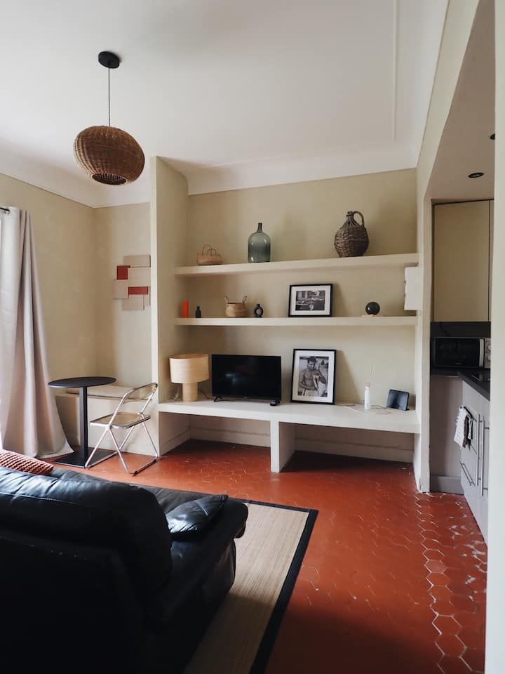 Appartement Vue Dégagée, Balcon & Parking Gratuit - Apt