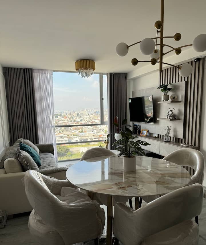 Apartamento En Quito, Con Linda Vista A La Ciudad - Quito