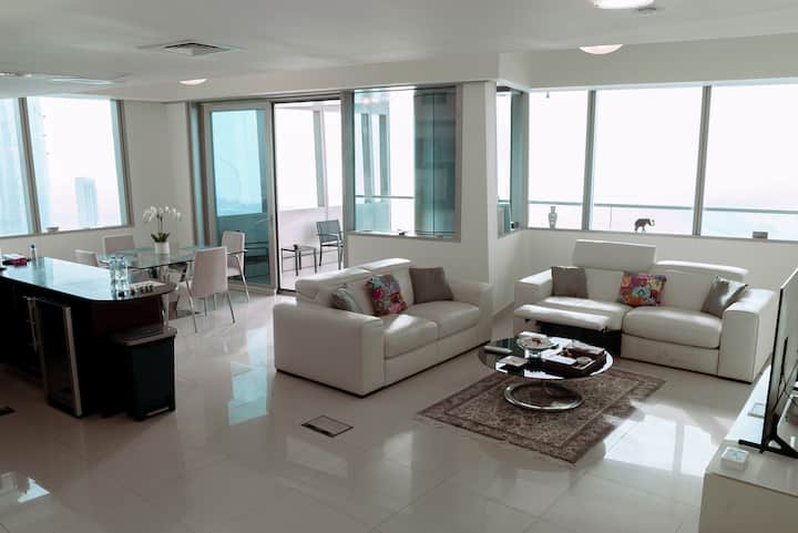 71st Floor Stunning Views Marina 2 Br W/ Balconies - Dubai
