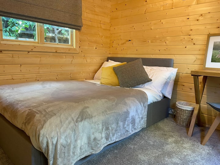 Peaceful Log Cabin Retreat In Banbury. Double Room - Banbury