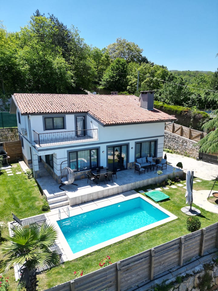 4+1 Ortanca Villa Müstakil Bahçeli Ve Havuzlu - Kocaeli