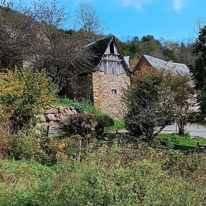 Maison Pyrénéenne Traditionnelle Ariégeoise - Étang d'Araing